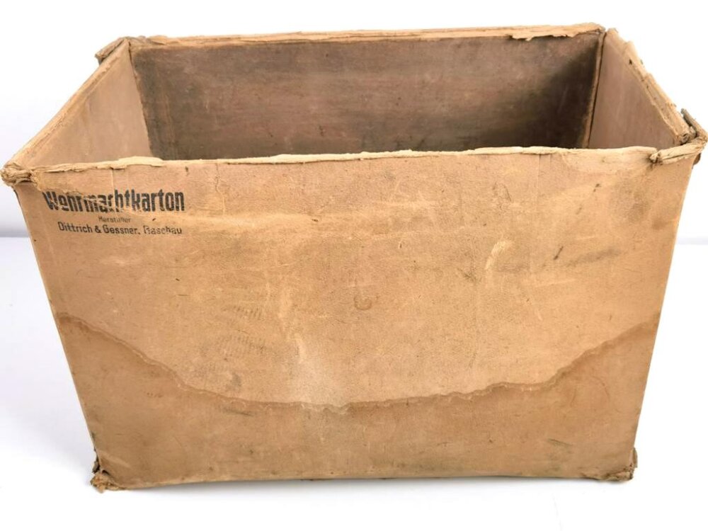 Wehrmachtkarton für "Bratlings Pulver der Schokoladenfabriken Halle/S