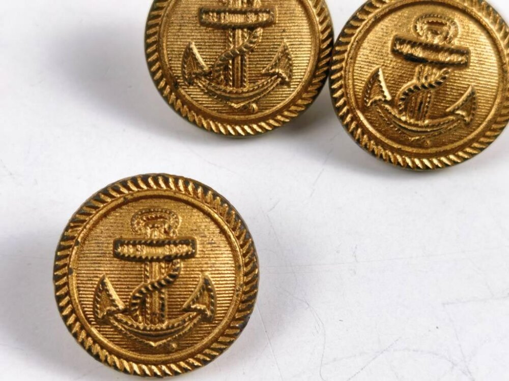 Kriegsmarine, Uniformknopf 20mm "JFS 40" aus Glas , sie erhalten ein