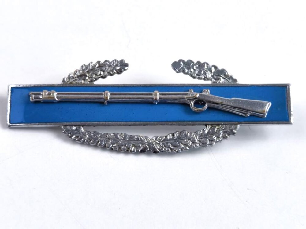U.S. Combat Infantryman Badge (CIB). Rifle seperate piece, good condi