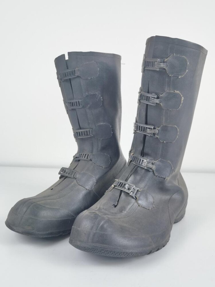 U.S. Army Pair of 1978/ 79 dated rubber overshoes, size II. Good cond