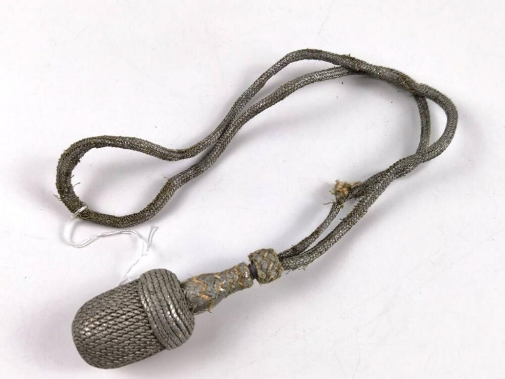 Portepee zum Dolch für Offiziere der Luftwaffe. Stark getragenes Stüc