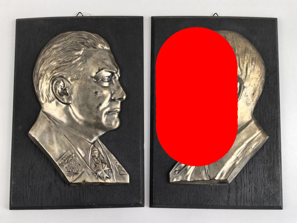 Adolf Hitler und Hermann Göring, Paar Reliefplatten aus versilbertem