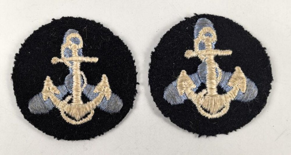 U.S. Navy "WAVES" enlisted blue wool collar insignia, 45,00