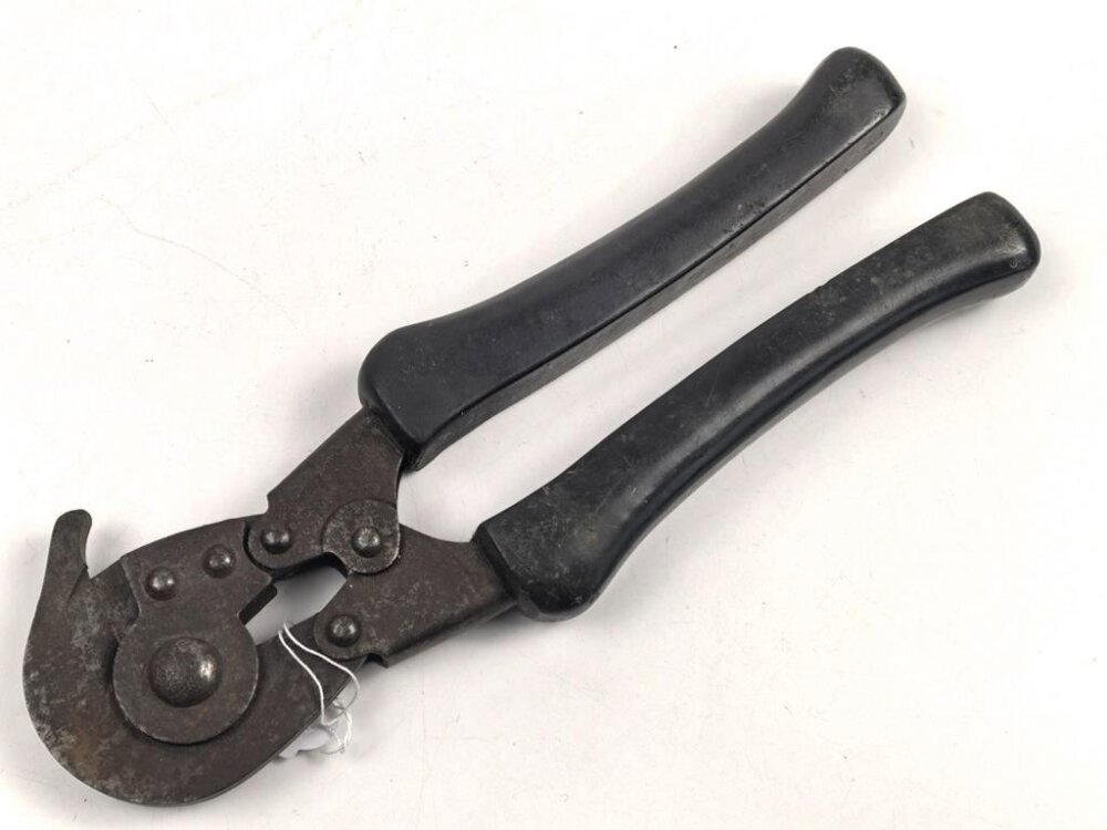 U.S. Army 1942 dated wire cutter, used, 65,00