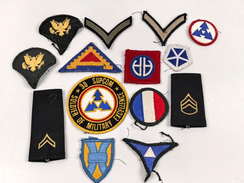 U.S. Army insignia lot, 20,00