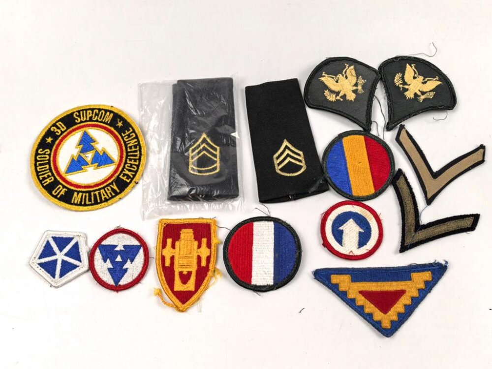 U.S. Army insignia lot, 20,00