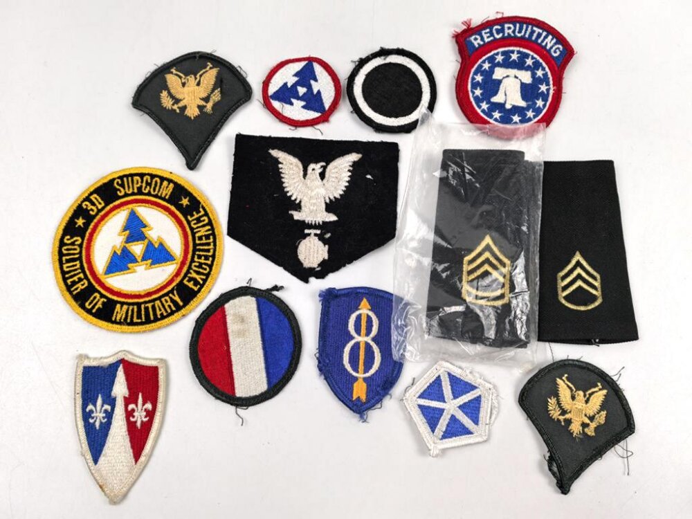 U.S. Army insignia lot, 20,00