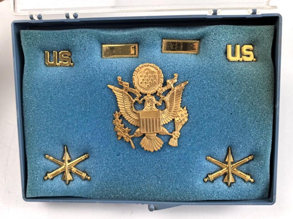 U.S. Army Air Defense Artillery insignia set, 95,00