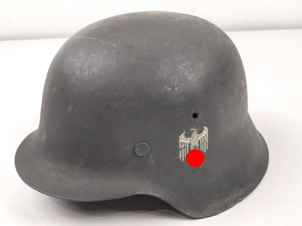 Heer, Stahlhelm Modell 1942 mit Emblem. In allen Teilen origianales S ...