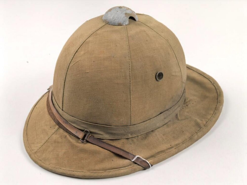 Italien, Tropenhelm Modell 1940. Ungetragenes Stück, eingestaubt und