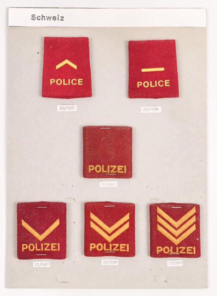 Schweiz, Sammlung Rangabzeichen der Polizei, auf Karton getackert, 35