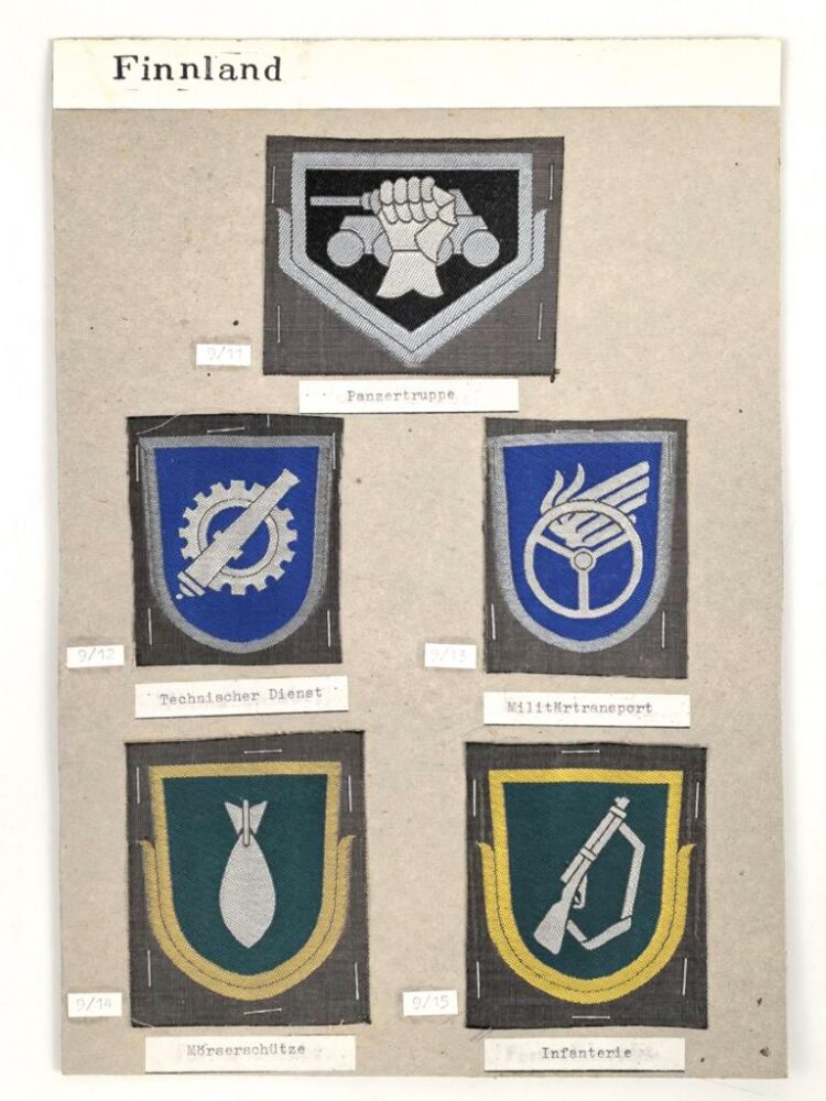 Finnland, Sammlung Ärmelabzeichen, auf Karton getackert, 40,00