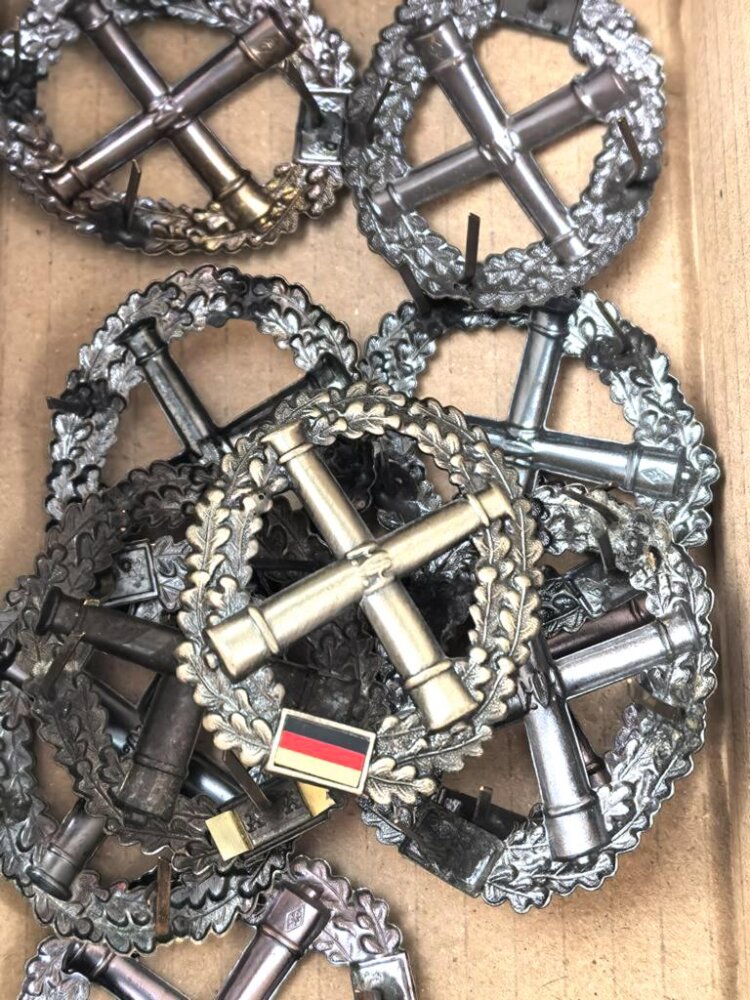 Bundeswehr , Barettabzeichen Artillerie, sie erhalten ein ( 1 ) ungeb