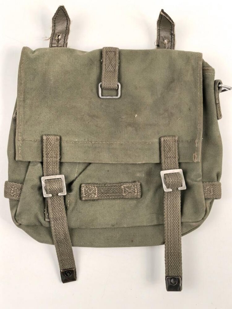Bundeswehr , Kampftasche klein ( Brotbeutel ) oliv, datiert 1967, geb