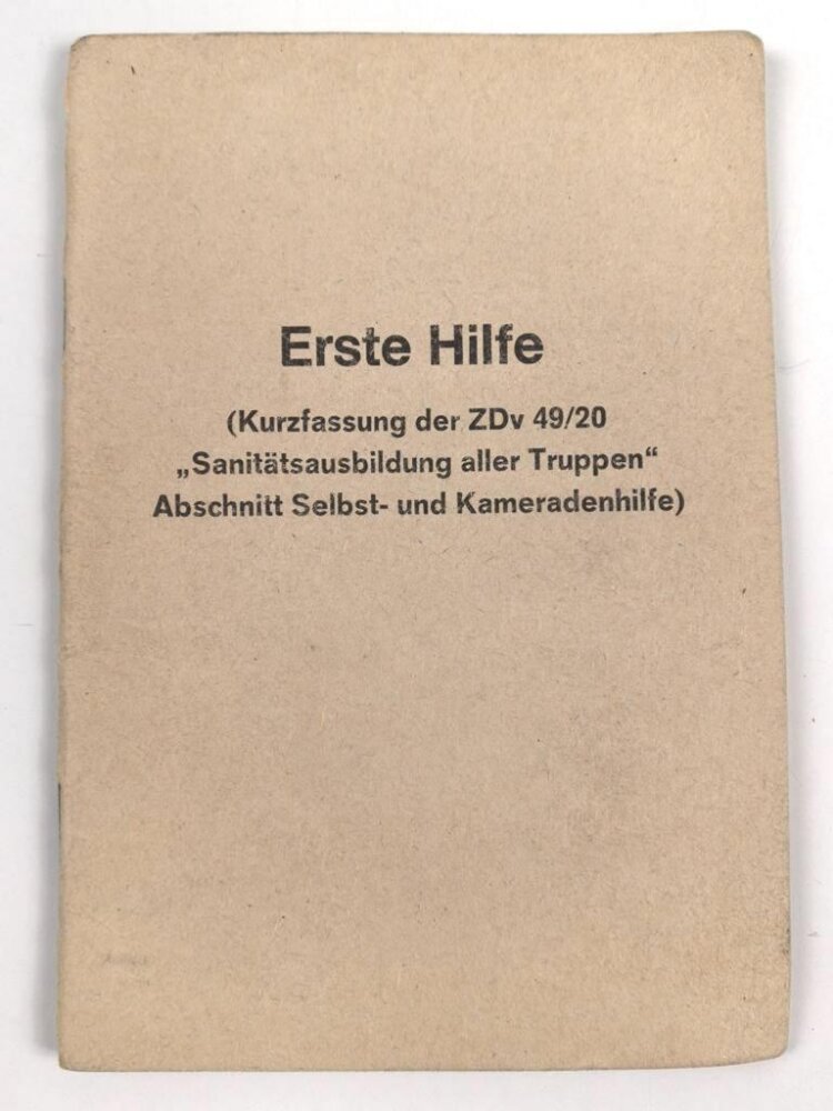 Bundeswehr, Erste Hilfe Heft mit 39 Seiten, gehört in den KFZ Verband