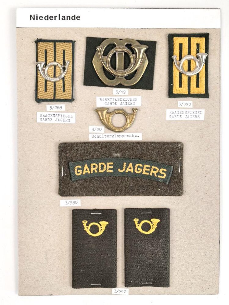 Niederlande, Sammlung Rang und Barettabzeichen "Garde Jagers", auf Ka