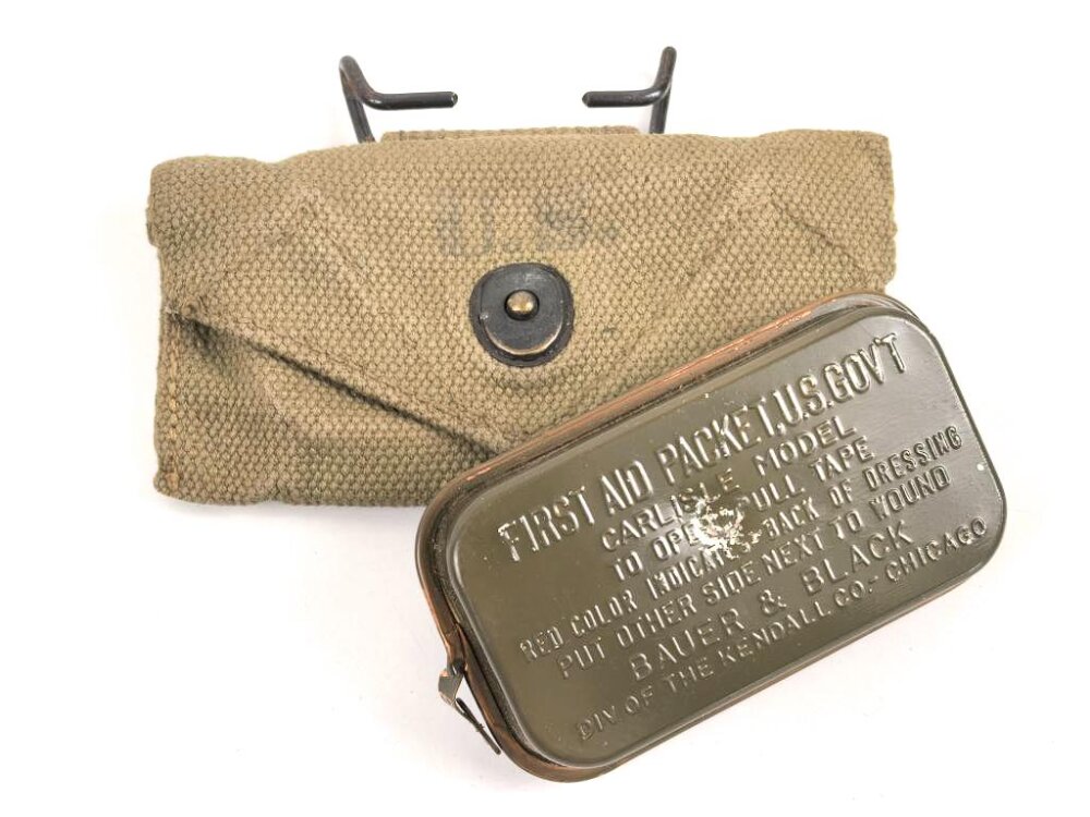 U.S. Army WWII First aid pouch, model 1924, used. Including Carlisle