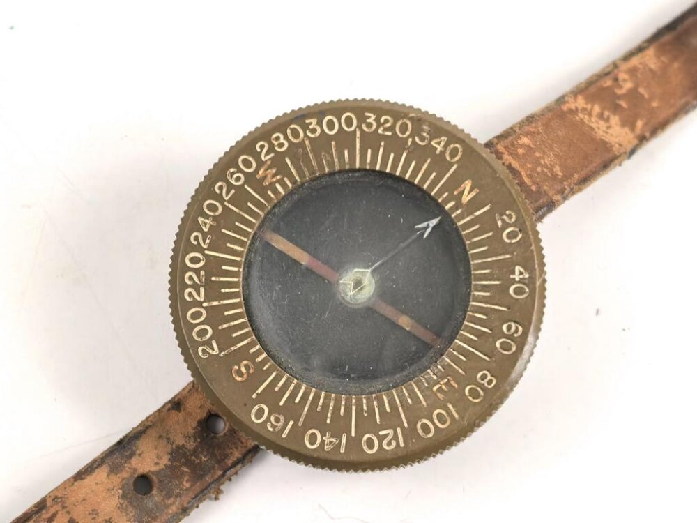 U.S. Airborne WWII, wrist compass with arm band. Uncleaned, 165,00