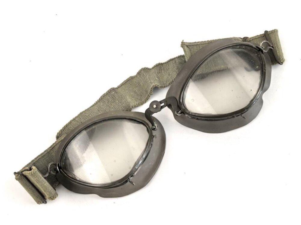 Kradmelderbrille Wehrmacht, Gummi weich, Band elastisch. Datiert 1941