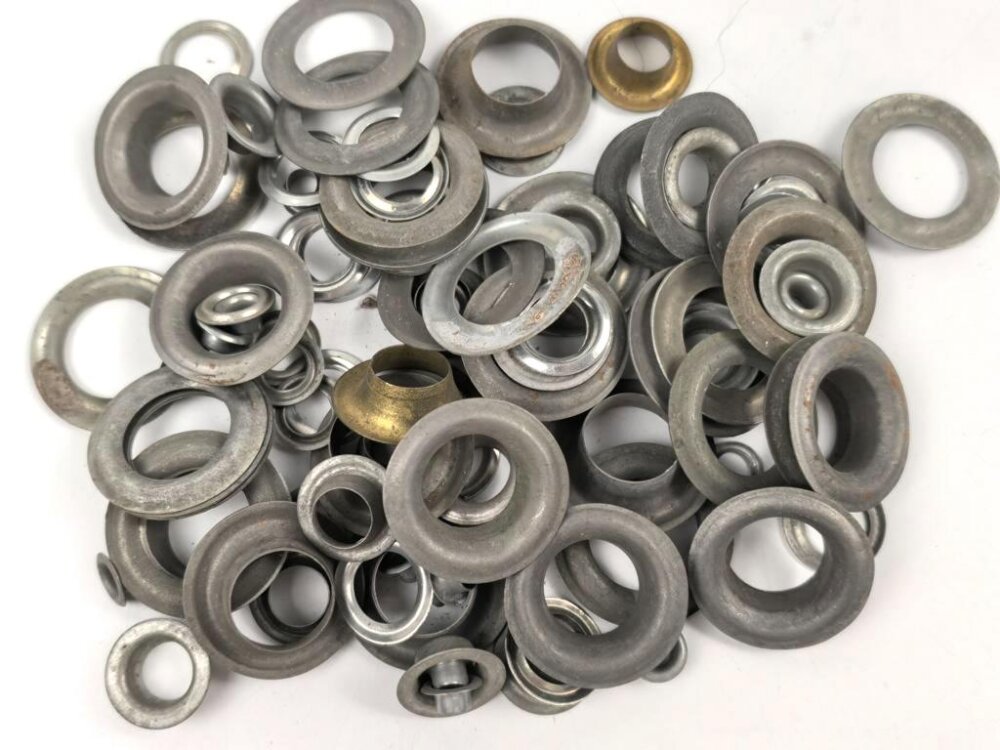 Konvolut Ersatzteile für Zeltbahnen, A Rahmentaschen usw., 40,00
