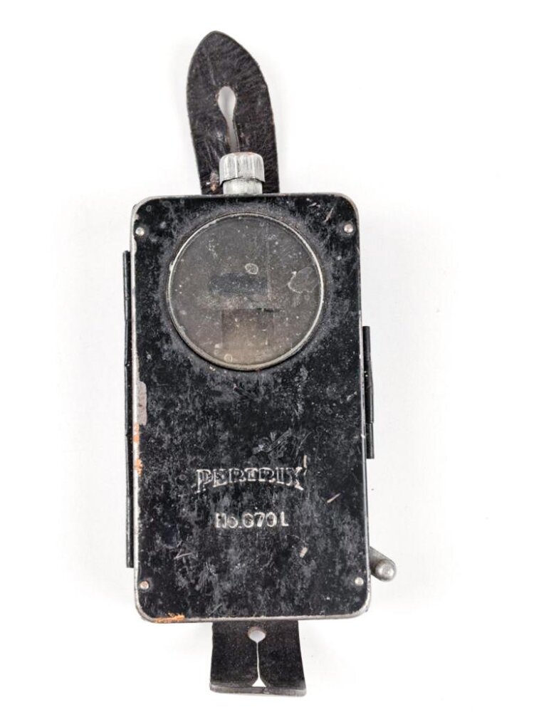 Luftschutz Taschenlampe "PERTRIX No. 679L". Originallack, Funktion ni