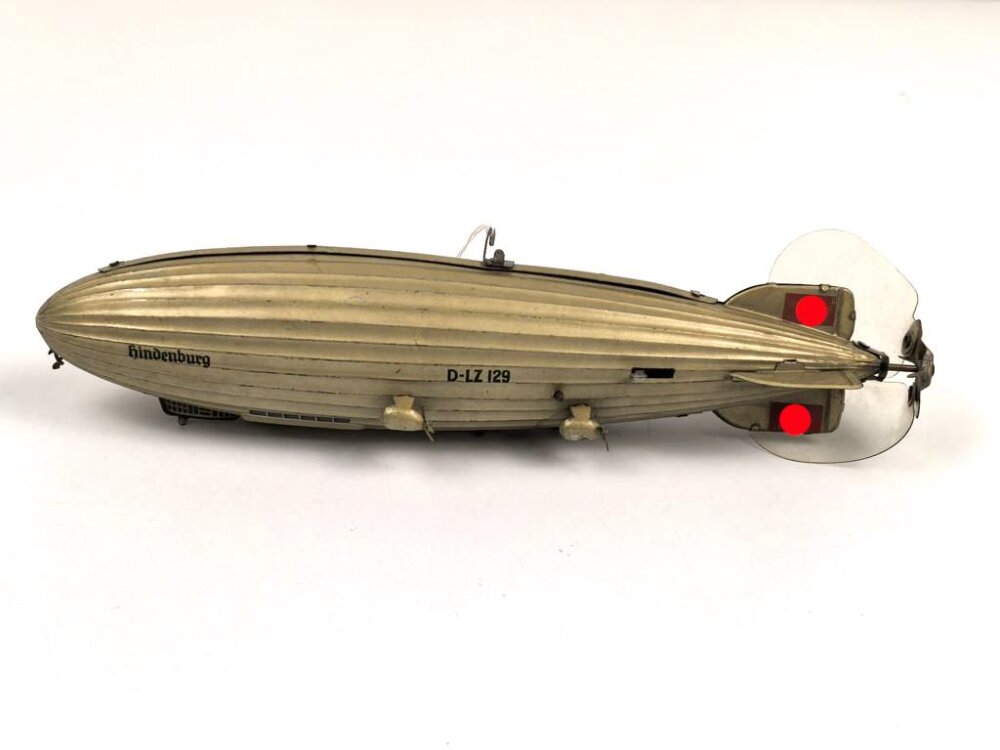 Luftschiff / Zeppelin " LZ 129 Hindenburg" als Kinderspielzeug aus Bl
