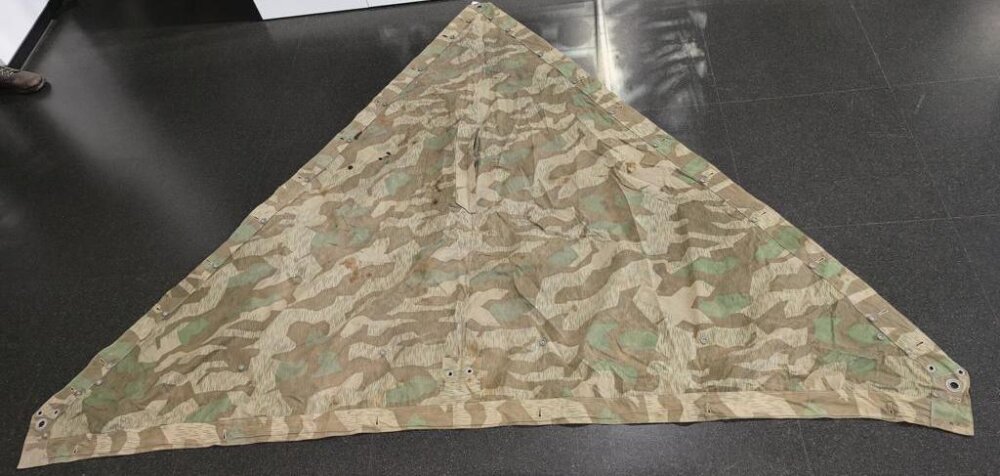 Zeltbahn 31 Wehrmacht. getragenes Stück, datiert 1940, 150,00