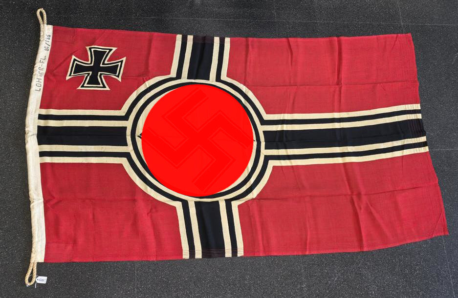 Kriegsmarine, Reichskriegsflagge 80 x 135cm, Markiert " LOH. Kr. Fl."
