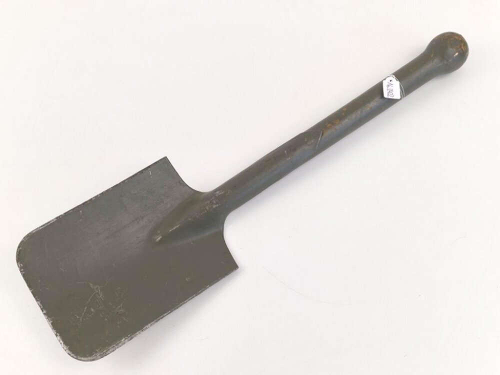 Gerader Spaten Wehrmacht, überlackiertes Stück, datiert 1937, 140,00