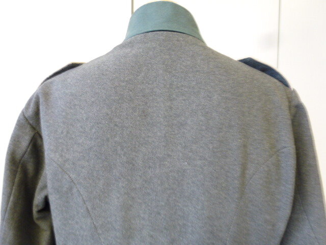 1.Weltkrieg, Feldbluse M15 Kammerstück, wohl bei der Reichswehr weite