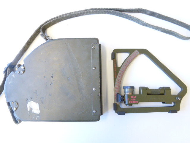 US WWII, M1 GUNNERS QUADRANT WWII artillery range instrument w wood M