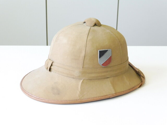 Tropenhelm Wehrmacht. Getragenes Stück der Luftwaffe mit Emblemen des ...