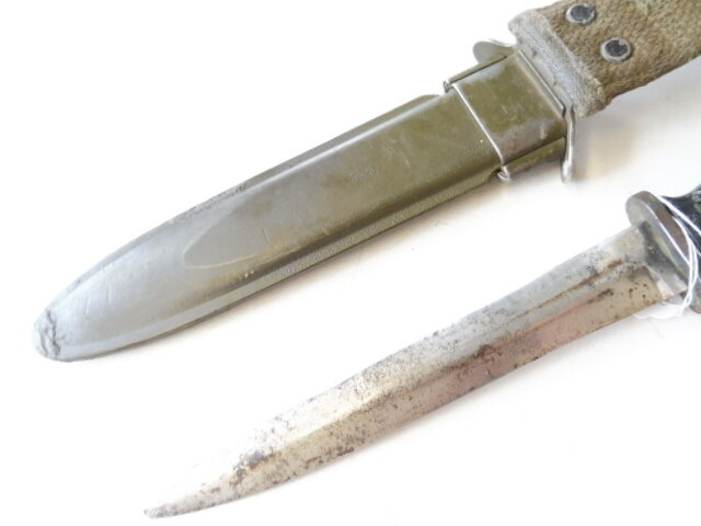 U.S. after WWII, Bajonett with cut down crossguard in M8A1 scabbard,