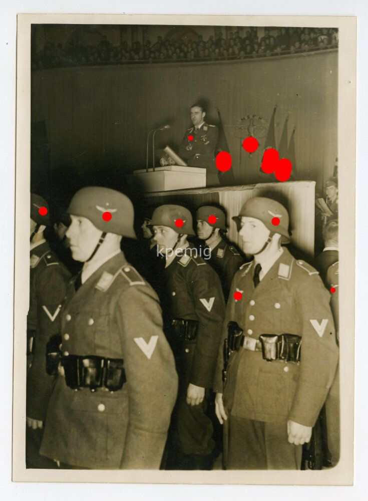 Pressefoto Ritterkreuzträger der Luftwaffe Major Hermann Graf. Maße 1