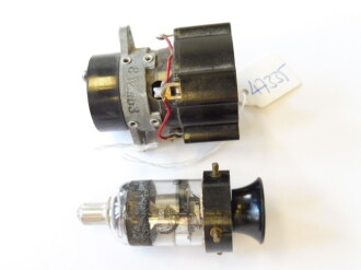 Röhre RL 2,4 P2 in Fassung, Funktion nicht geprüft, 20,00