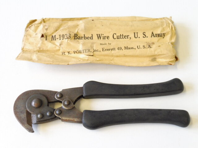 U.S. Army 1944 dated M1938 Barbed wire Cutter in shipping bag, 80,00