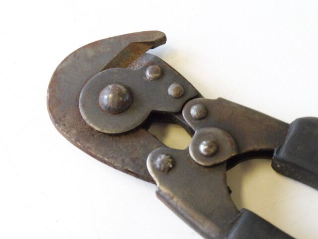 U.S. Army 1944 dated M1938 Barbed wire Cutter in shipping bag, 80,00