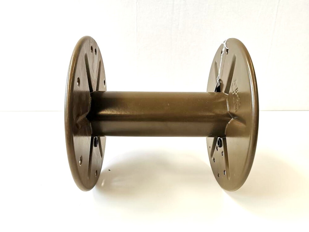 U.S. Signal Corps DR-8 A wire spool with wire. NATO green cold war er