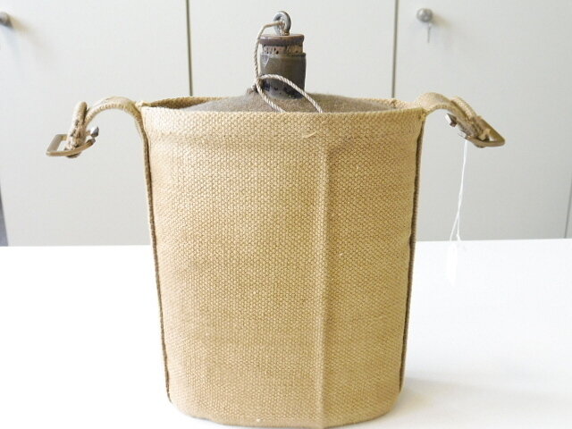 British WWII sleeve pattern water bottle, 40,00