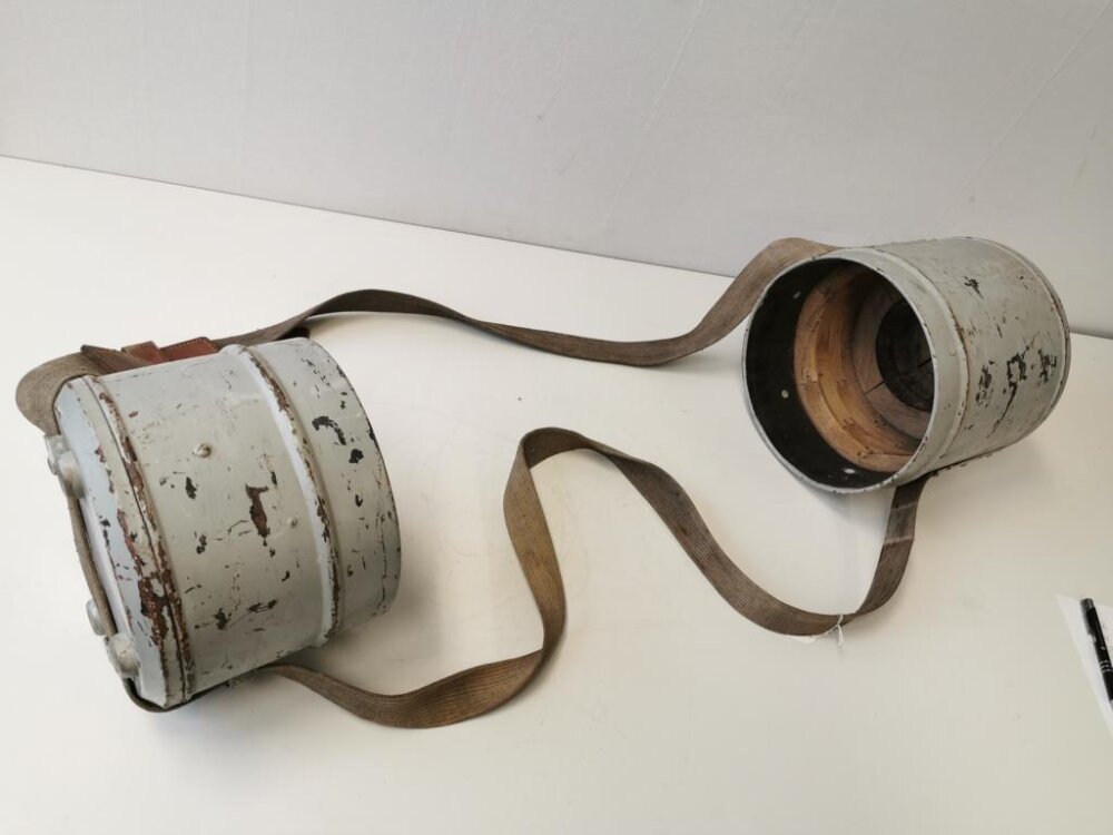 Kappenbehälter zum Gestell 38 für DF 10 x 80 der Wehrmacht. Schwere A