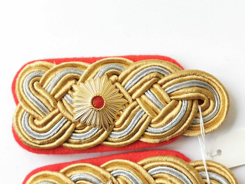 DDR, Paar Schulterstücke für einen Marschall der DDR in neuwertigem Z