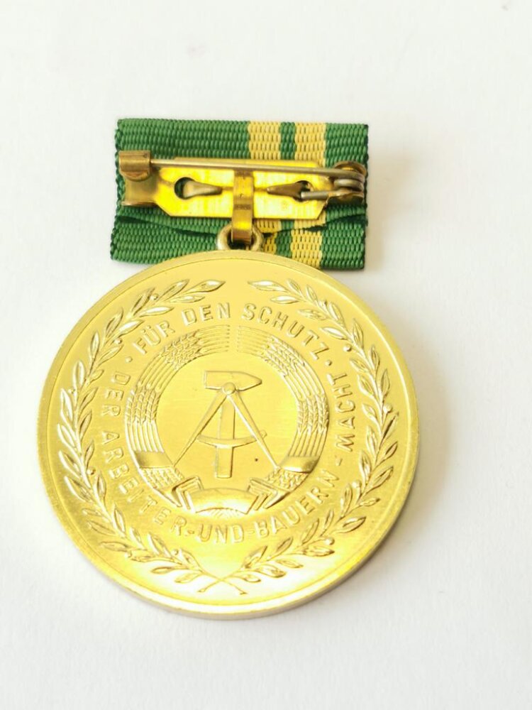 DDR Medaille für treue Dienste freiwilliger Helfer beim Schutz der St