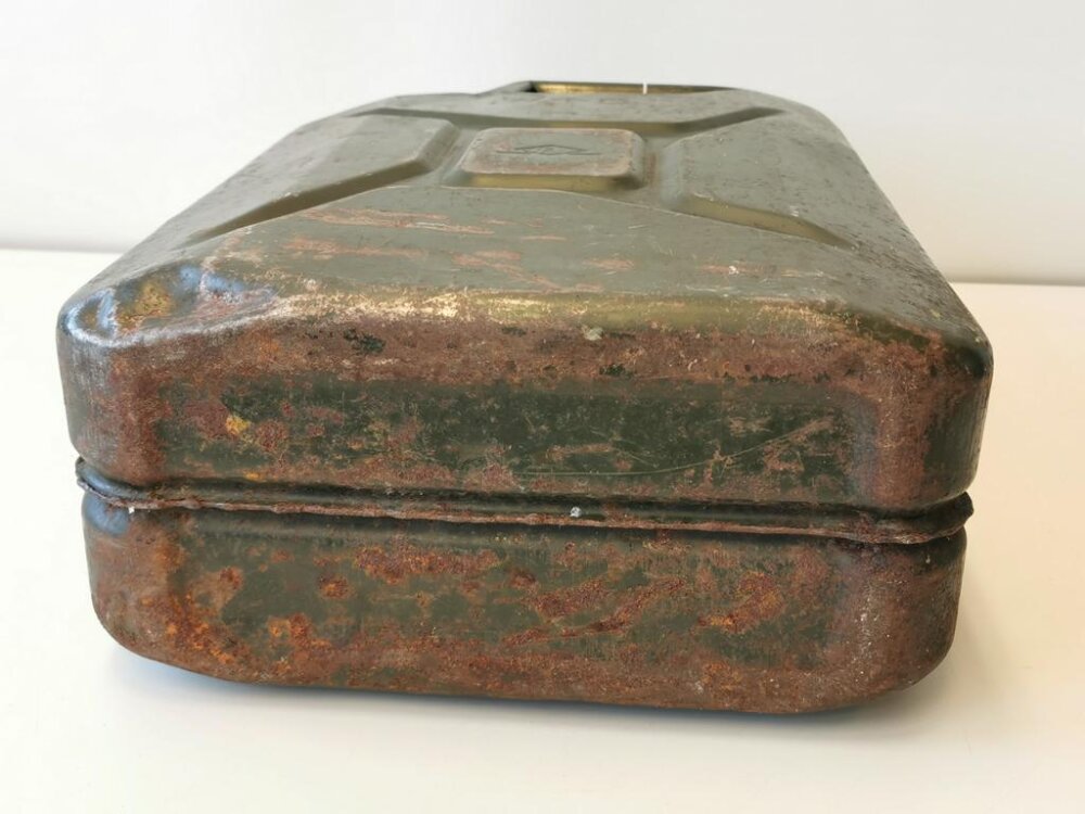 British 1945 dated jerry can, original paint, completely empty, no ov