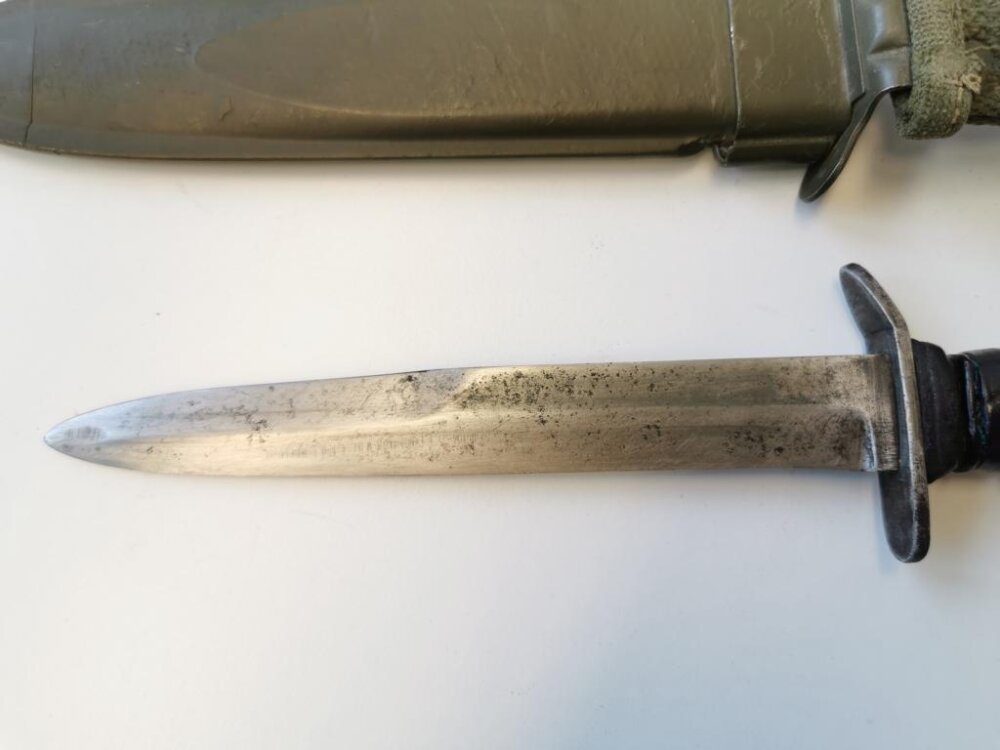 U.S. WWII M3 trench knife by Imperial, in USM8 scabbard. Used, 170,00