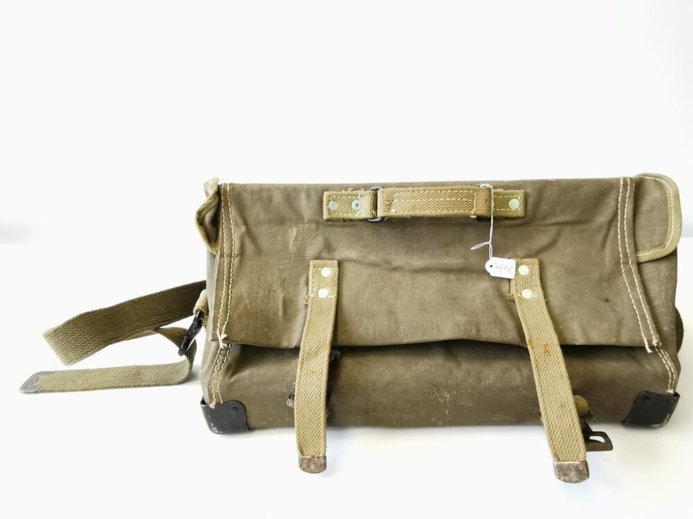 U.S. Signal Corps WWII bag BG 44. Used, 150,00