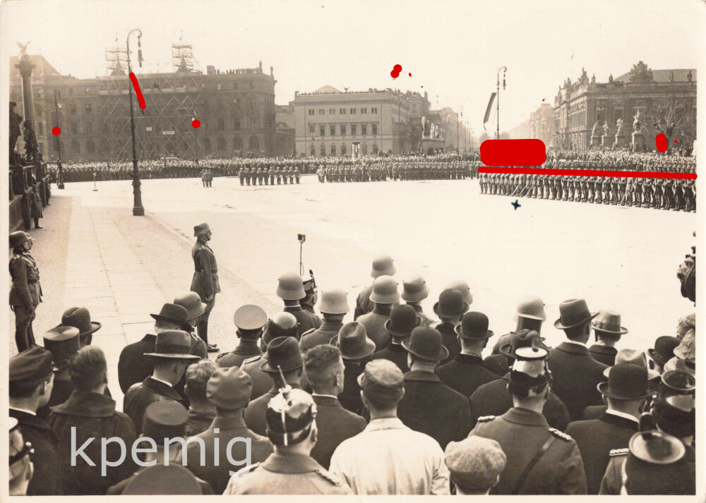 Aufnahme einer Parade der Reichswehr am Berliner Schloss, Maße 12 x 1