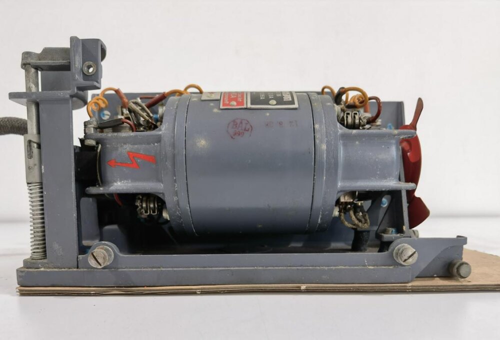 Luftwaffe Umformer U.8 Einanker-Umformer für Anodenspannung der Empfä ...