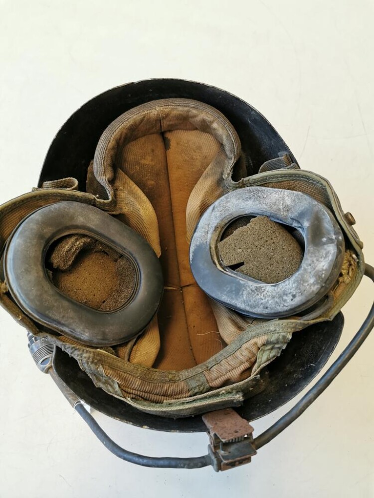 U.S. DH-132 Gentex Combat Vehicle Crewman's Helmet. Uncleaned, 85,00
