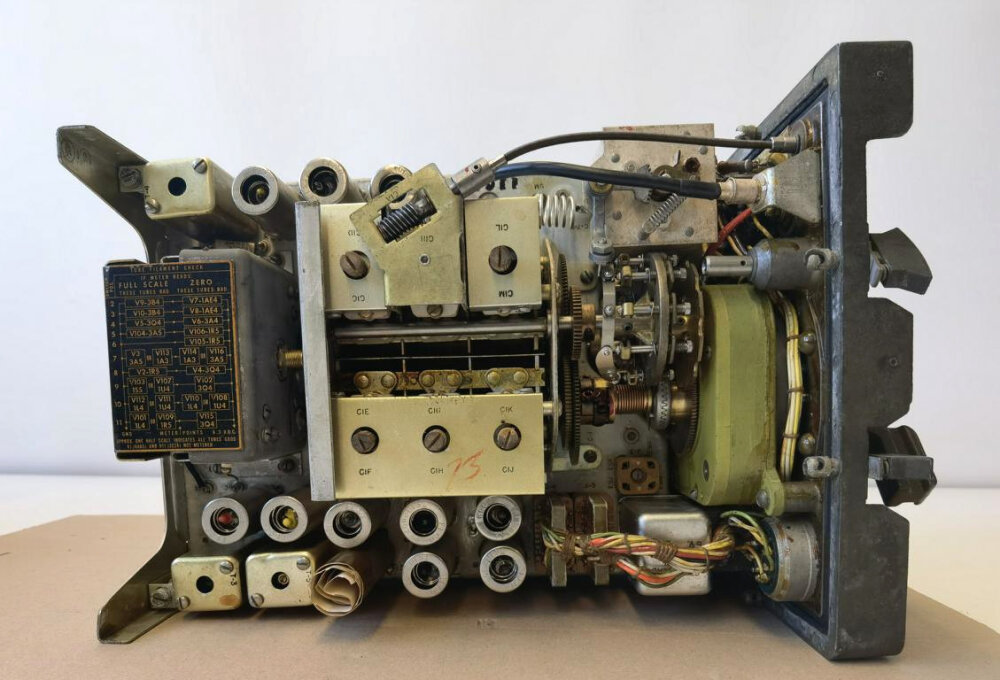 U.S. Signal Corps REC-Trans RT 66/GRC, dated 1951. Original paint, fu