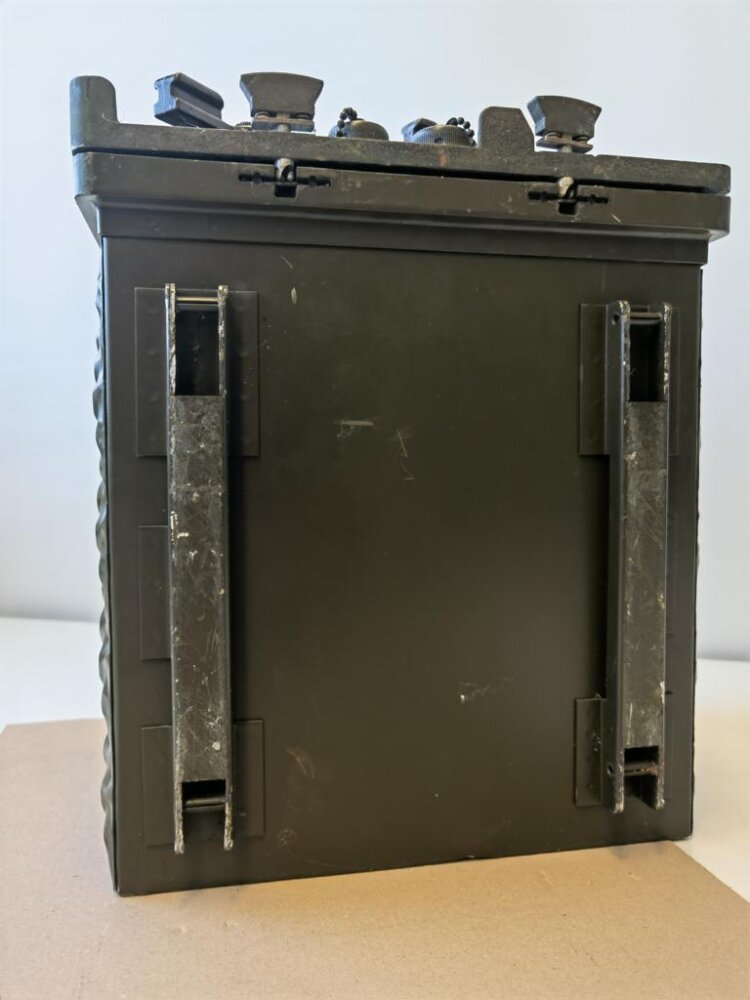 U.S. Signal Corps REC-Trans RT 66/GRC, dated 1951. Original paint, fu